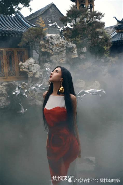 《异人之下》 宝儿姐”李宛妲杂志大片，21岁混血女孩星味十足腾讯新闻