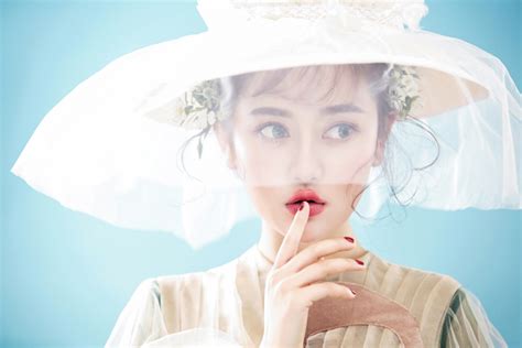 我想学化妆该怎么选择化妆学校 洛华艾芭美妆教育