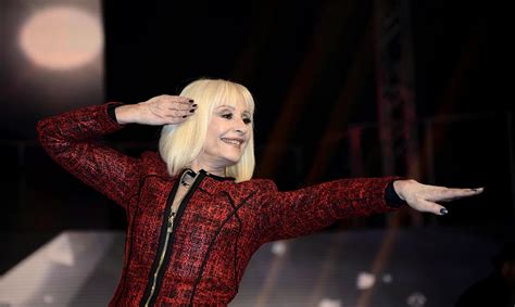 Rafaella Carrà la cantante italiana que trascendió fronteras rechazó