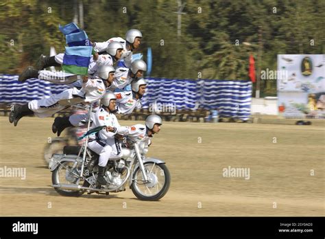 Indian Army Performing Synchronised Balancing Act On Motor Cycles At