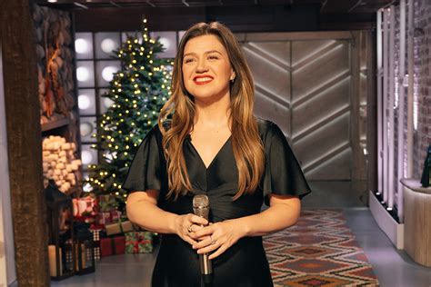Hear Kelly Clarksons Soul Stirring O Come O Come Emmanuel
