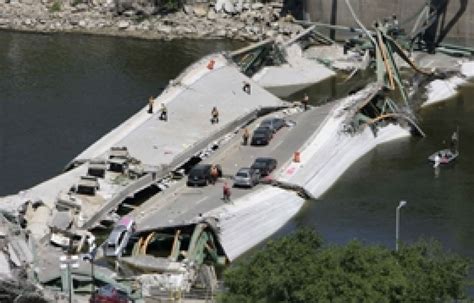 Effondrement d un pont à Minneapolis Aux États Unis l état de plus