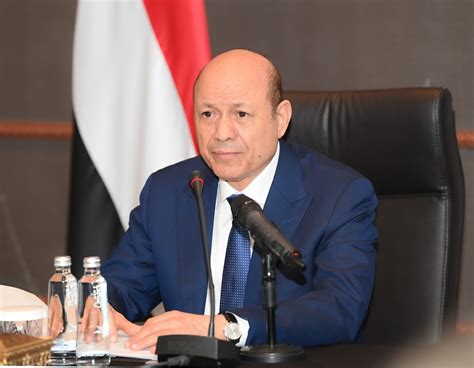 رئيس مجلس القيادة الرئاسي يعزي بوفاة مدير شرطة محافظة لحج اللواء صالح
