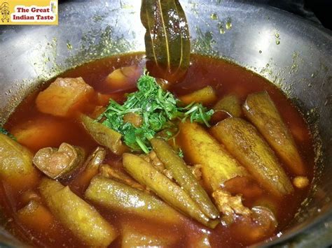 Aloor Potaler Dalna Recipe Bengali Aloo Parwal Curry