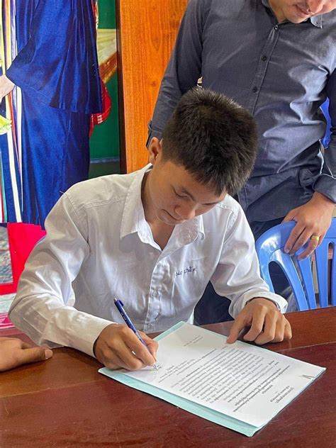 សិស្សឈ្មោះ អន ផានិត មកពីវិទ្យាល័យជាស៊ីមអង្គរជ័យ ខេត្តកំពត ដែលទទួលបាននិទ្ទេស A