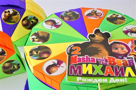 Хартиена торта с тематична декорация Маша и Мечока