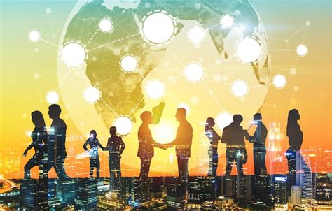 화분과 그 근처의 네트워크 스케치가 있는 주황색 하늘을 배경으로 비즈니스 사람들이 실루엣을 보입니다 Nasa에서 제공한 이 이미지의 요소입니다 톤 이미지 이중 노출