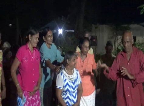 දු දරුවන්ට එපා වූ මව්පියන්ට සතුට ගෙනා අවුරුදු උත්සවය