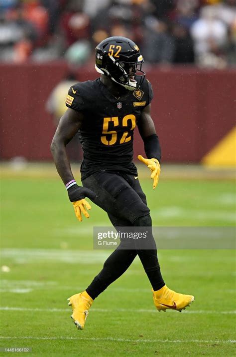 Jamin Davis Of The Washington Commanders Celebrates During The Game New Nfl Uniforms Nfl