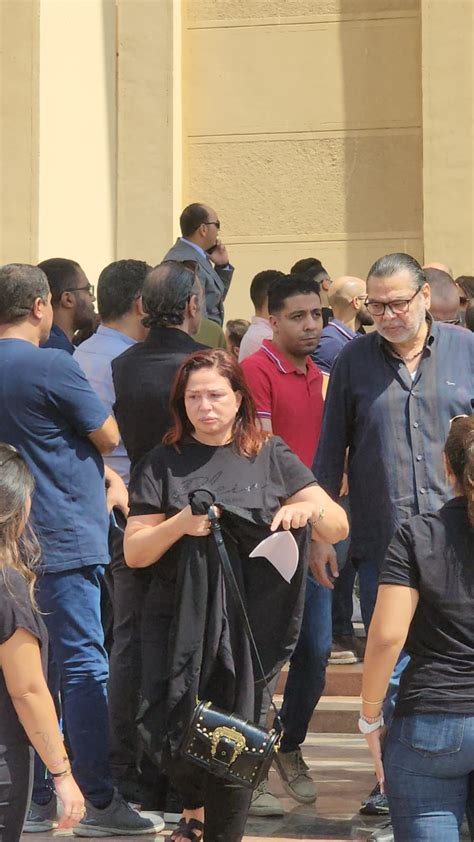 تشيع جنازة الفنان أشرف مصيلحي من مسجد المشير طنطاوي صور وفيديو
