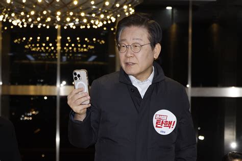 이재명 외신에 尹 정신상태 위험 빨리 직무 정지시켜야”