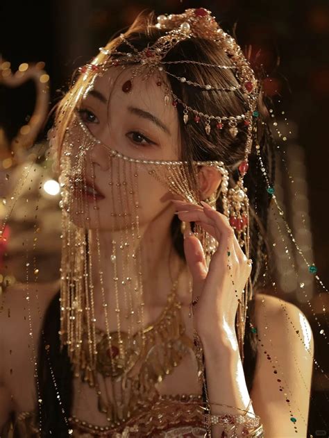 听说了吗 西域使者带来一个舞姬 倾国倾城