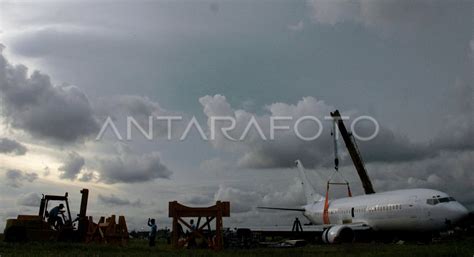 Evakuasi Pesawat Tergelincir Antara Foto