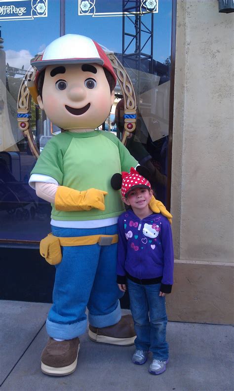 Sara And Manny Dca Disney World Characters Disney Theme Parks