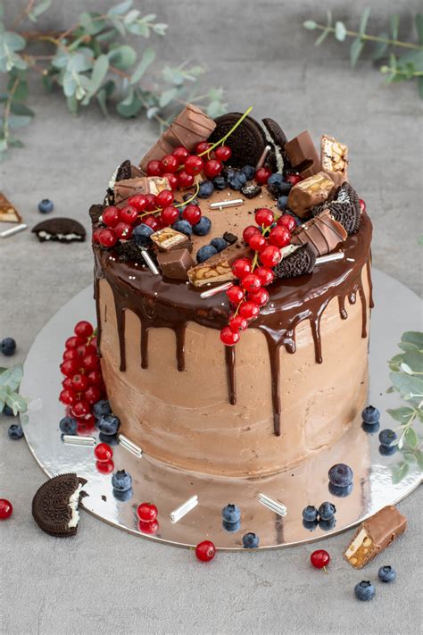 Saftige Schoko Drip Cake mit Nutella Creme und Fruchtfülle Baking
