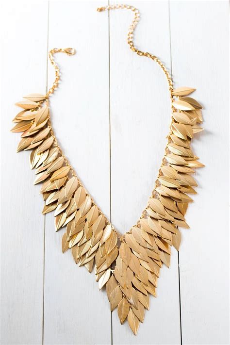 Bold Statement Necklaces For Spring Outfits