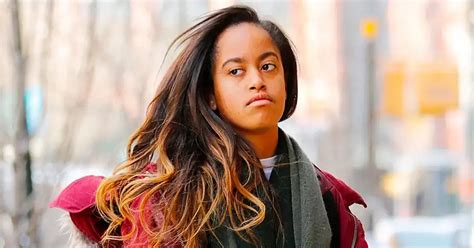 Malia Obama All Smiles As She Sips Wine In La Park With Friends