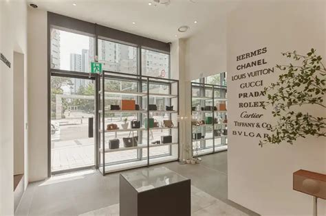 모던하고 고급스러운 14평 중고명품샵 인테리어 수원 광교 모던하고 고급스러운 14평 중고명품샵 인테리어 수원 광교