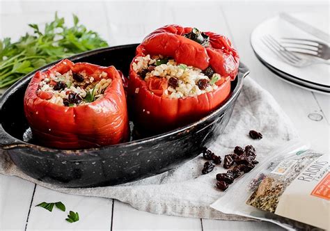 Poivrons farcis au riz à la feta et aux raisins secs La Vie Claire