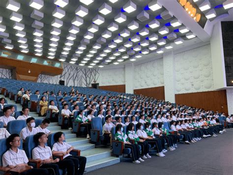泉州五中城东校区初二年召开表彰暨新学期动员大会年级同学颁奖