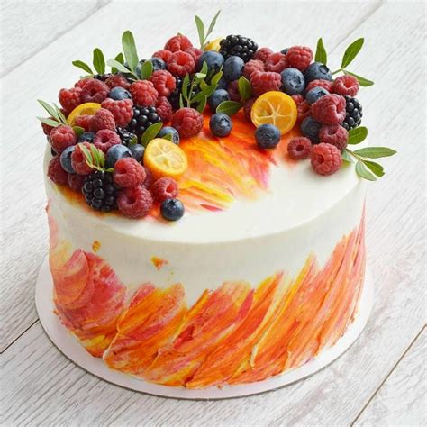 Дарим торт и сертификат в популярный магазин посуды и товаров для дома в честь дня рождения ТРК