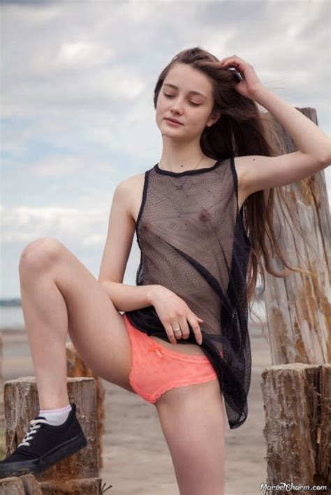 Alissa Marvel On The Beach 1 Lion869