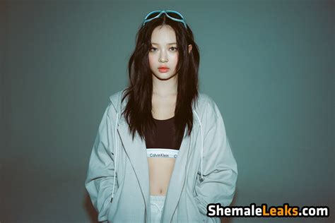 Hanni Pham Hannijeans Newjeans Official Leaked Nude Onlyfans Photo