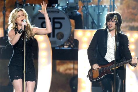 The Band Perry Perform New Single ‘postcard From Paris At 2012 Acm Awards