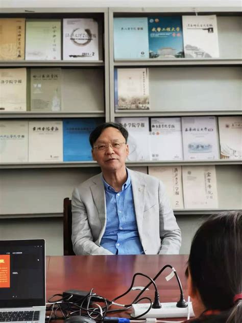 曾艳兵教授莅临学报编辑部讲学 许昌学院学报