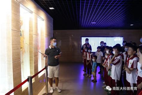 全国科普日系列活动 社会实践走进南医大热爱科学激发科学梦 基础医学院