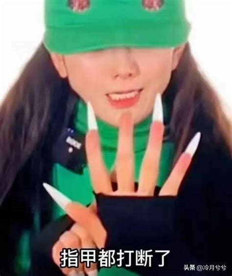 杨丽萍仙气全无，指甲也剪了，常年吃花瓣水，如今65岁拄拐杖出行 艺术 岁月 生活