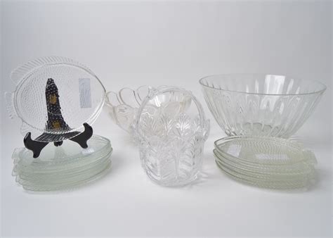Assorted Decorative Glassware Ebth