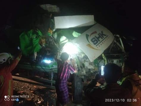 ရန်ကုန် မန္တလေး အမြန်လမ်းတွင် ယာဉ်တိုက်မှုဖြစ်ပွား၊ ၁ ဦးသေ ၂ ဦးဒဏ်ရာရ Bur Mizzima Com