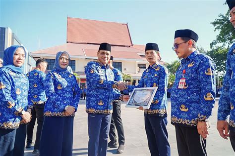 Wagub Berikan Penghargaan Kepada Asn Sulteng Terinovatif Tahun 2023
