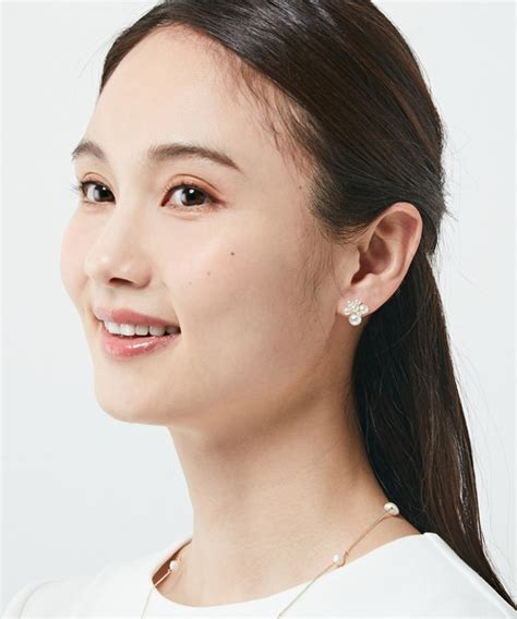 Melrose Claire（メルローズ クレール）の「【noir】晴れの日を華やかに彩るピアス（ピアス（両耳用））」 Wear