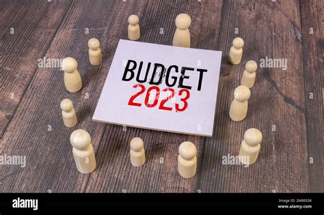 2023 Concept De Planification Et Dallocation Du Budget Cube En Bois L