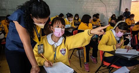SEP suspende aplicación de programa piloto de nuevo plan de estudios tras lluvia de amparos