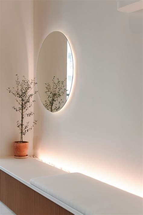 화이트and우드톤 깔끔하고 모던한 10평 피부관리샵 인테리어 인테리어 현관 벤치 현관 인테리어