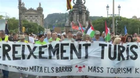 Unas 2800 Personas Protestan En Barcelona Contra El Turismo Masificado