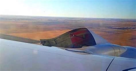 Terrified United Airlines Passenger Films Planes Engine Shaking