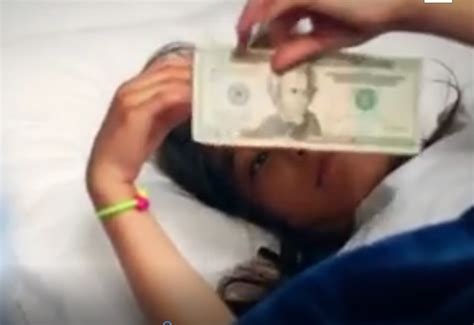 کلیپ تصویری مفهومی خانواده صرف زمان برای خانواده باارزش تر از پول