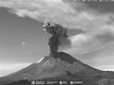 En las últimas 24 horas el volcán Popocatépetl emite 110 exhalaciones