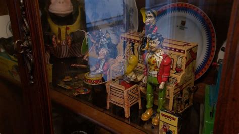 Une Impressionnante Collection De Jouets Anciens TVA CIMT CHAU