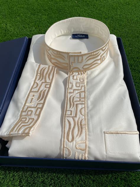 Mens White Kuwaiti Thobe With Gold Embroidery Jubba