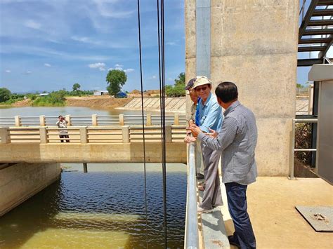 លោករដ្ឋមន្ត្រីលឹម គានហោ ចុះពិនិត្យជាក់ស្តែង ដើម្បីវាយតម្លៃស្ថានភាពទឹកនៅបណ្តាខេត្ត