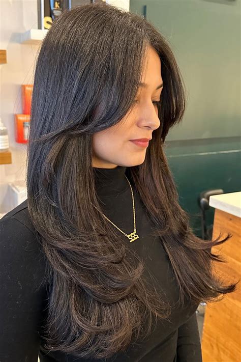 Soft Front Layers With Side Part For Effortless Everyday Style
