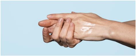 Tak Aplikasikan Scrub Oatmeal Ini Cara Atasi Tangan Belang Dan Kering