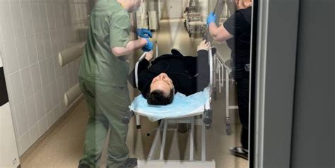 Губернатора Мурманской области оперируют после нападения с ножом Все новости Новости