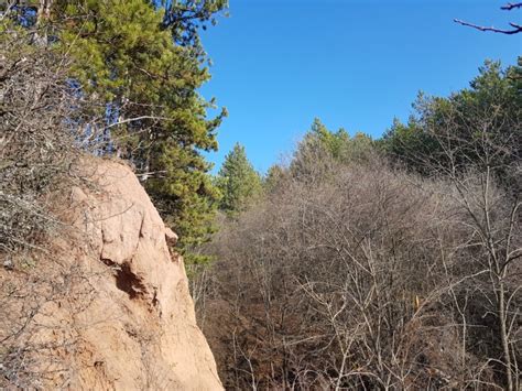 Кътински пирамиди и Курилски манастир Деца на планина