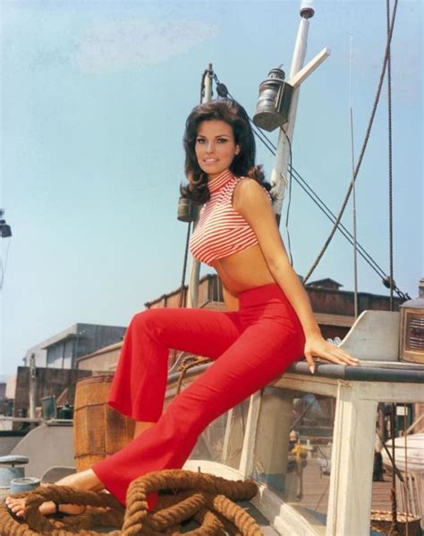 American Classic Beauty 30 Stunning Photos Of Raquel Welch In The